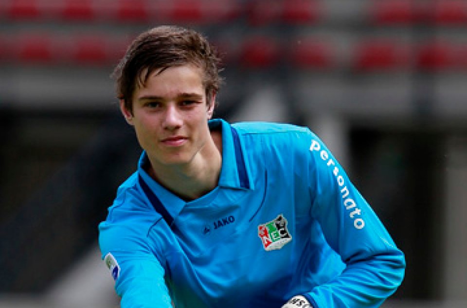 N.E.C. - Joshua Smits tekent een tweejarig contract bij N.E.C.