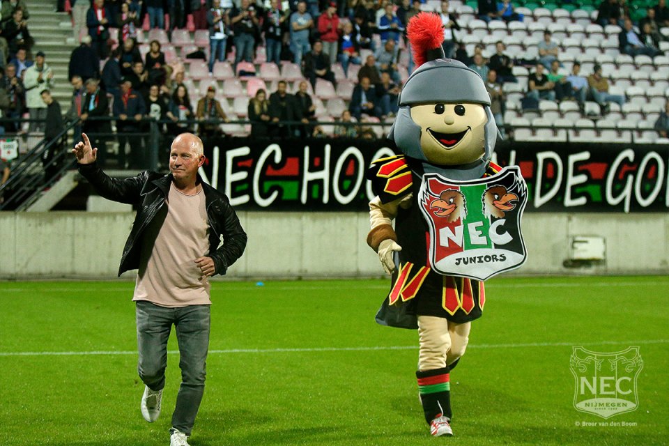 N.E.C. - N.E.C. TV: onthulling van de Ron de Groot tribune