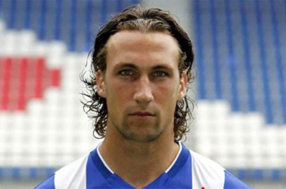 N.E.C. - N.E.C. contracteert Geert Arend Roorda