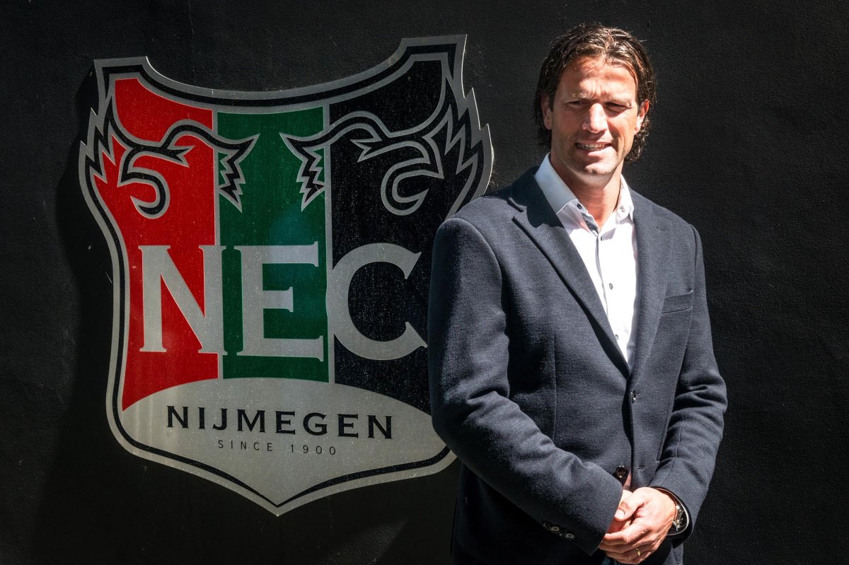 N.E.C. - N.E.C. presenteert Ernest Faber