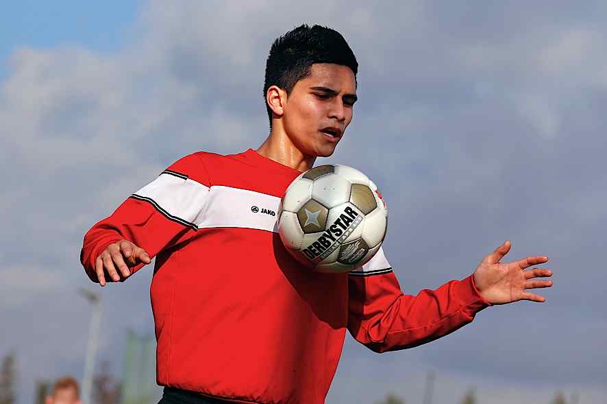 N.E.C. - Navarone Foor en Daan Disveld op pad met Oranje-teams