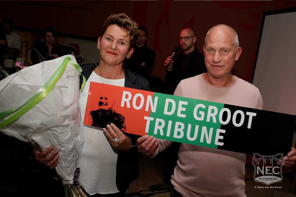 N.E.C. - N.E.C. onthult Ron de Groot tribune
