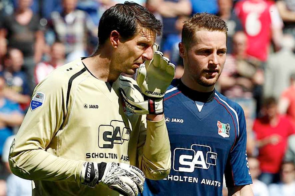 N.E.C. - Strijdbaar N.E.C. verliest van PSV: 4 - 2