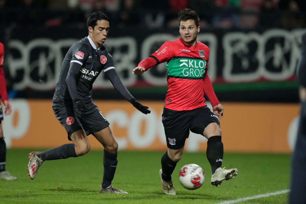 N.E.C. - N.E.C. en Tom Overtoom per direct uit elkaar