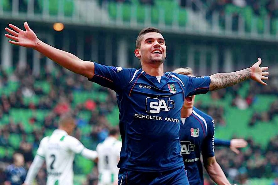 N.E.C. - Victor Pálsson: Wereldreiziger op het middenveld